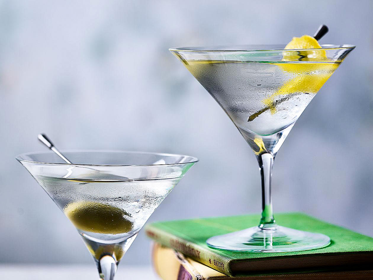 Classic Martini Cocktail Recipe – BarGiant
